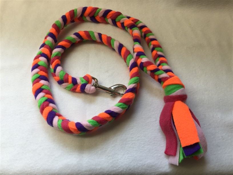 A medium length, standard width agility tuggy lead handmade in the UK ...